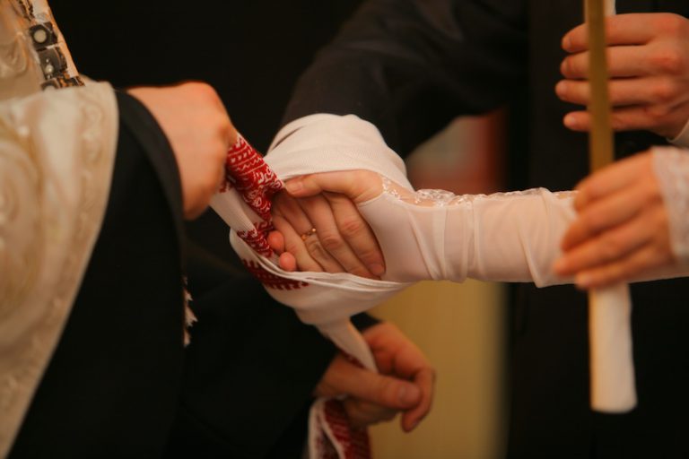 Your Handfasting Ceremony Guide: How to Make It Happen - STATIONERS