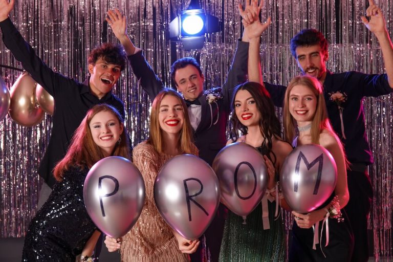 Prom Invitations: Top Tips and Designs to Prep for the Big Night ...